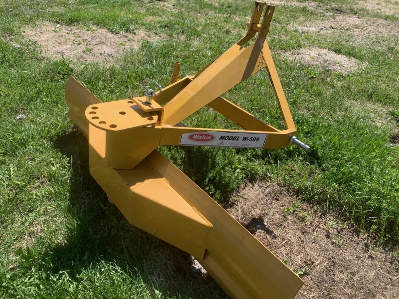 VEC Équipement -- Gratte arriere sur 3 points Walco W599